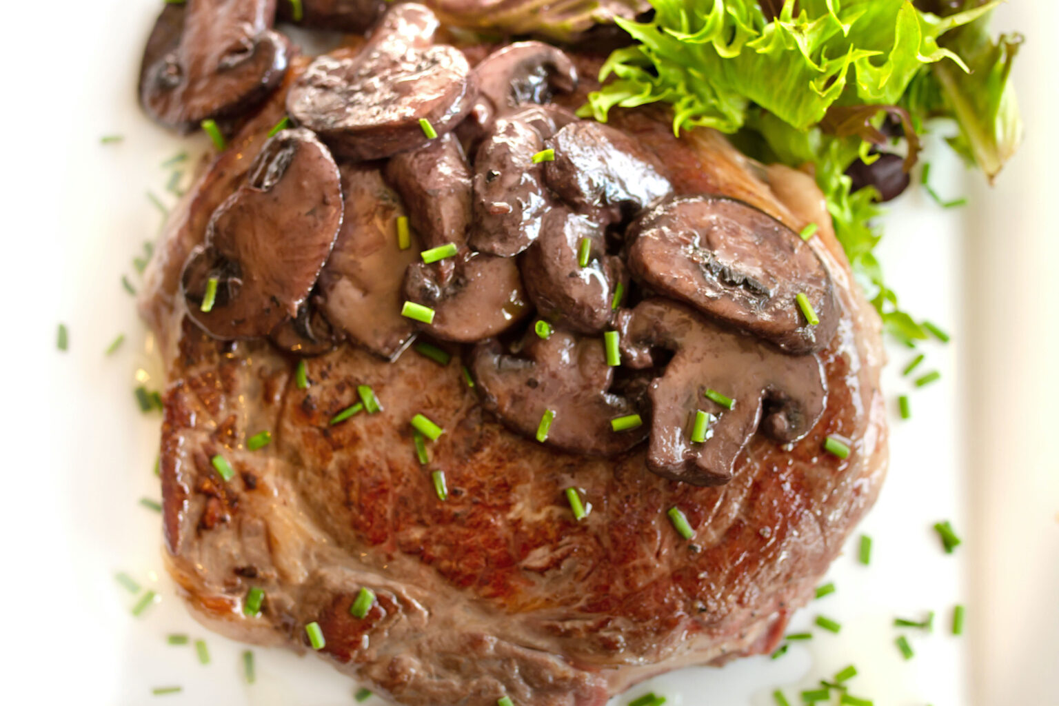 Ribeye met champignons en gemengde salade - Francesca Kookt