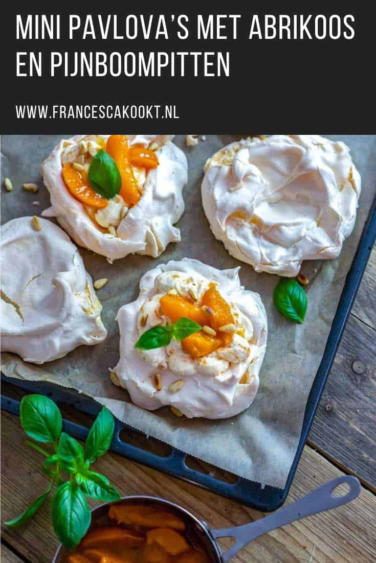 Mini pavlova’s met abrikoos en pijnboompitten - Francesca Kookt