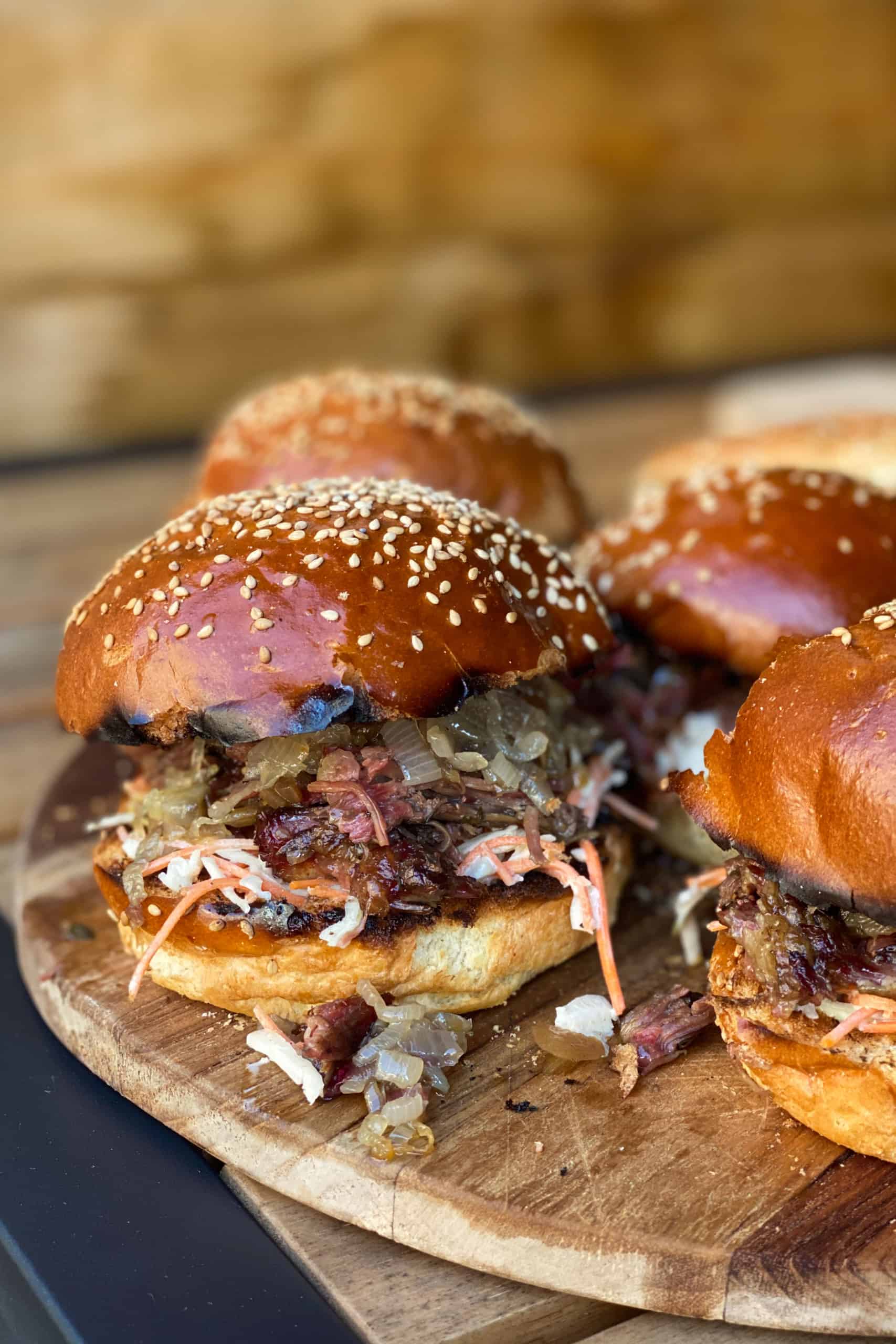 Braised beef buns uit Burgers & BBQ Bites - Francesca Kookt