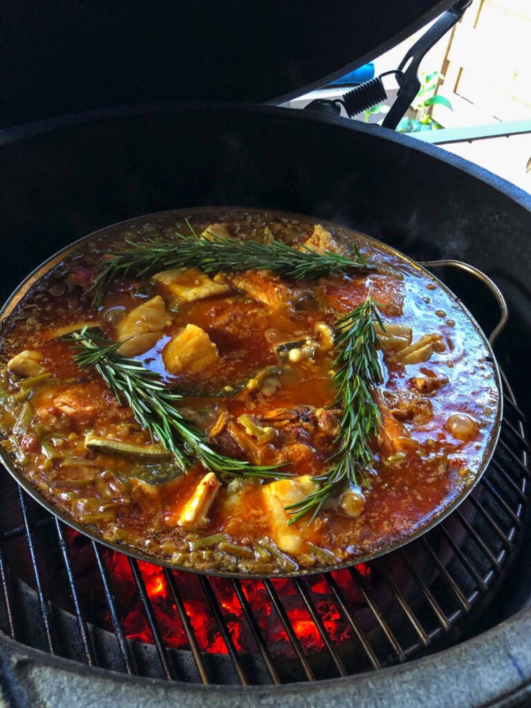 Spaanse paella van de barbecue - Francesca Kookt