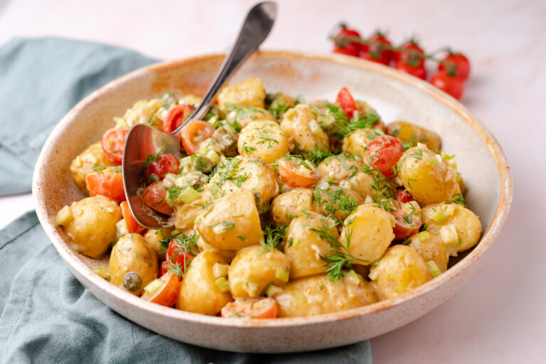 Krieltjessalade met radijs, kruiden en ciderazijn - Francesca Kookt