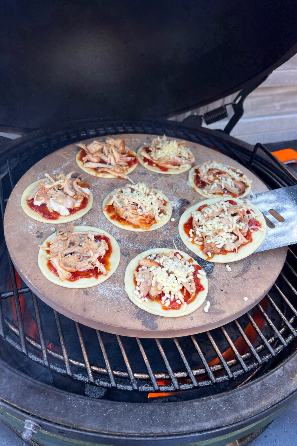 FormuleKip Monza: BBQ flavoured mini pizza's van Shaiff - Francesca Kookt