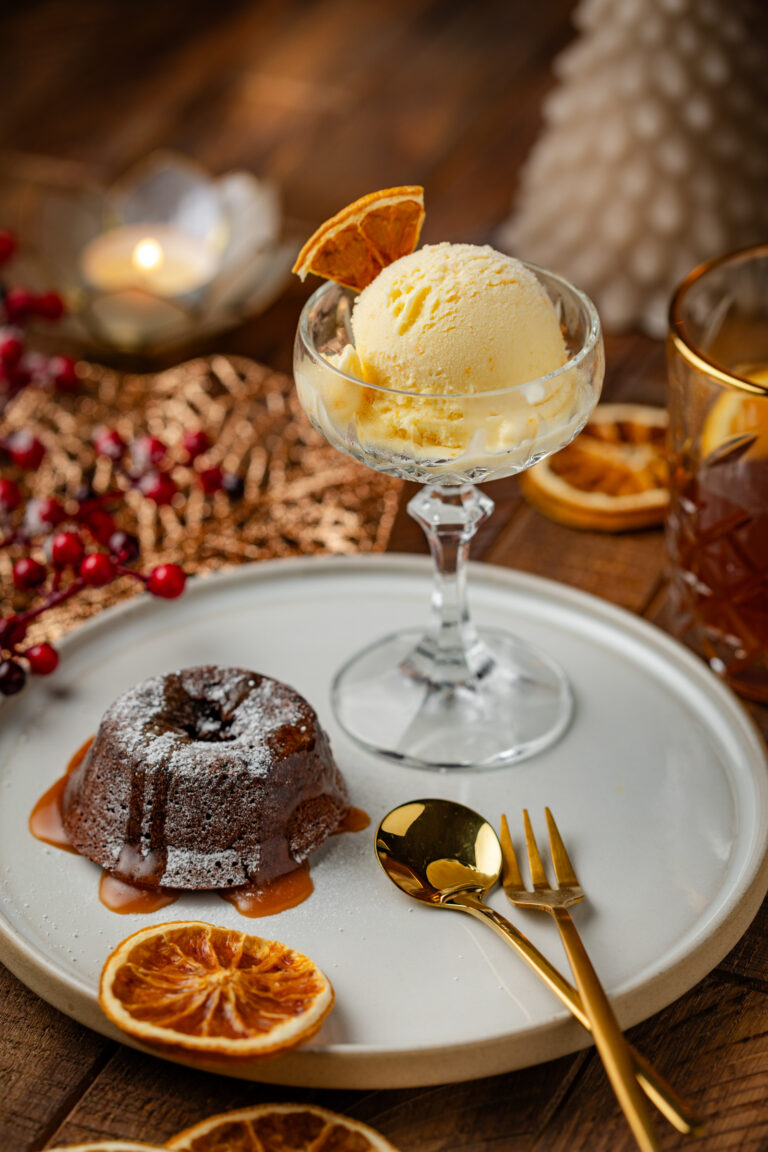 Chocolade lava cake met sinaasappelijs - Francesca Kookt