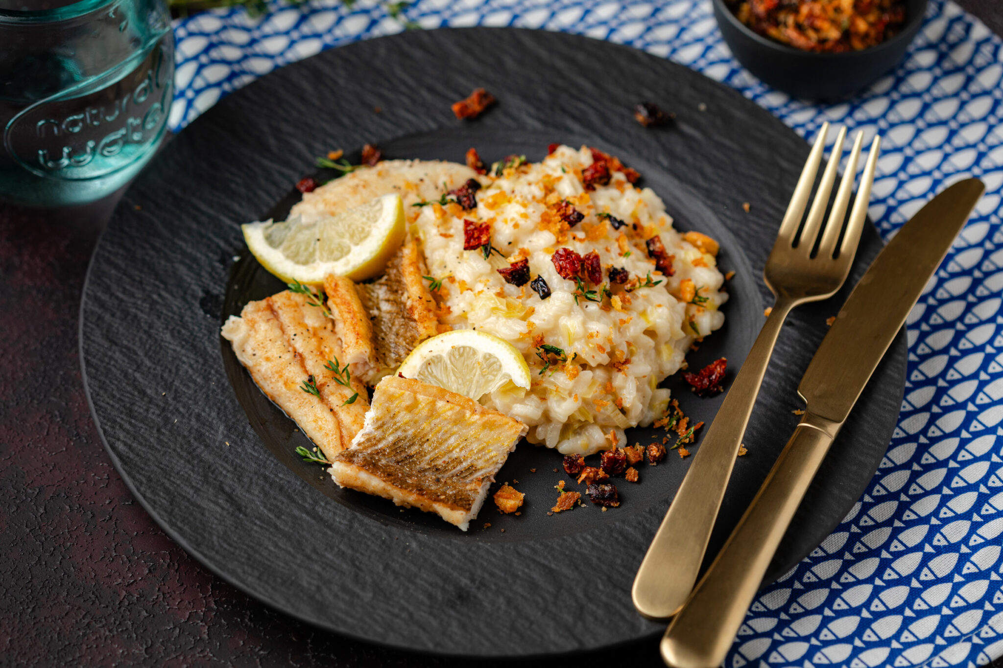 Gebakken doradefilet met tomaten-basilicumsaus - Francesca Kookt