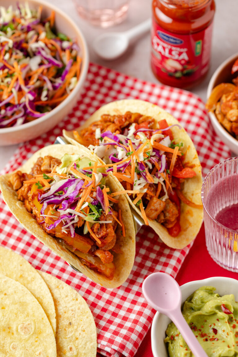 Kip taco's met koolsalade en romige knoflooksaus - Francesca Kookt