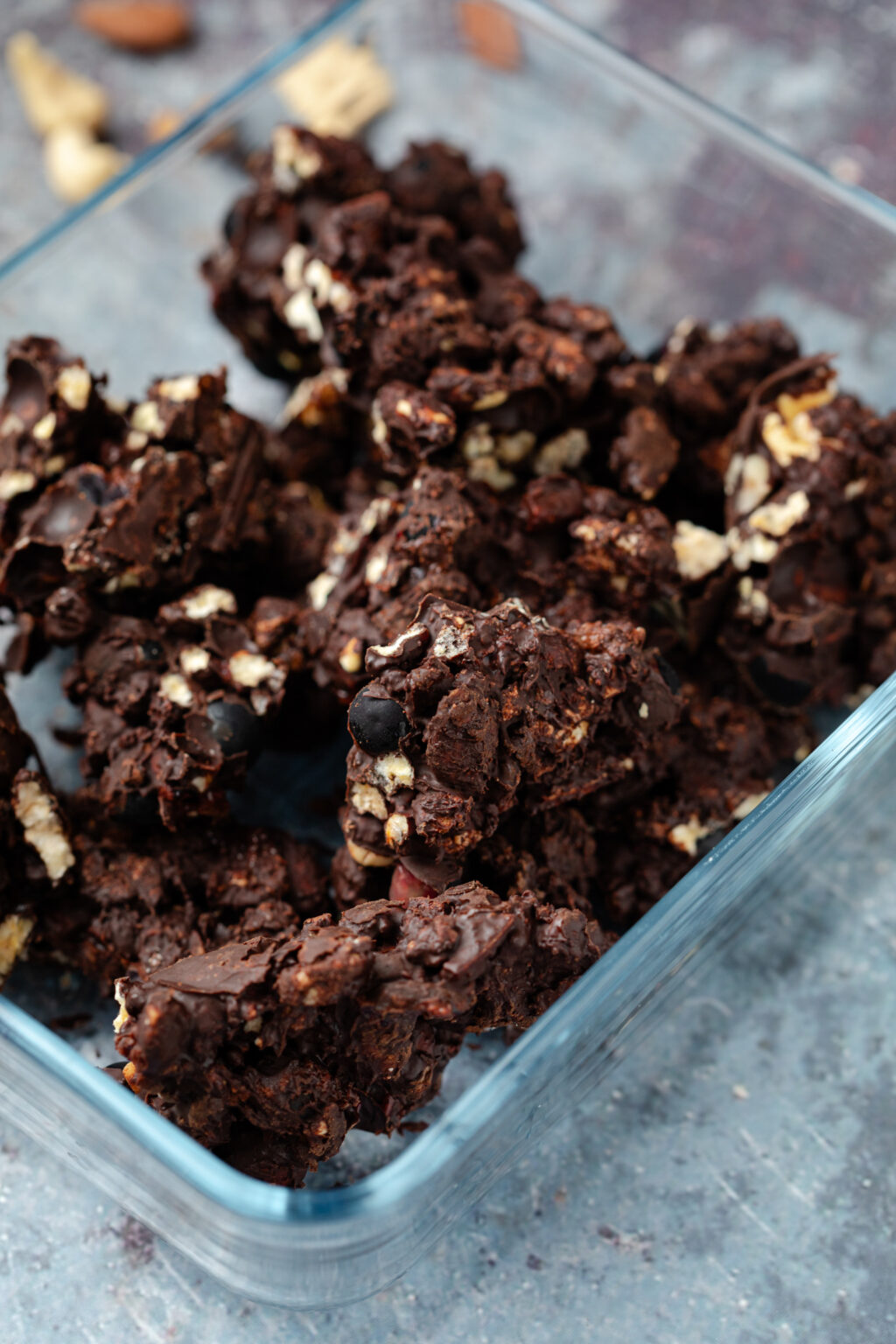 Crunchy chocolade snack met noten en blauwe bessen - Francesca Kookt