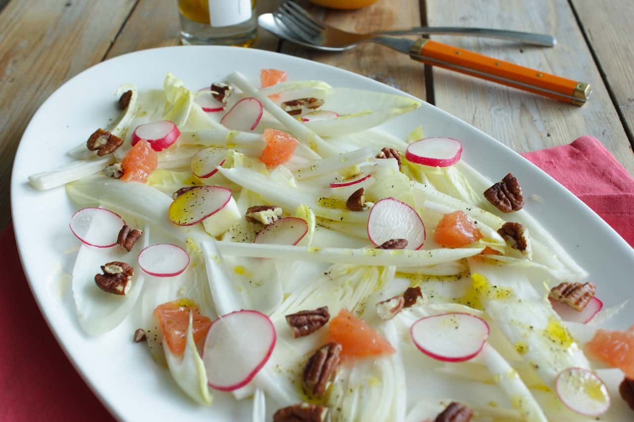 Witlofsalade met radijs, grapefruit en pecannoten - Francesca Kookt