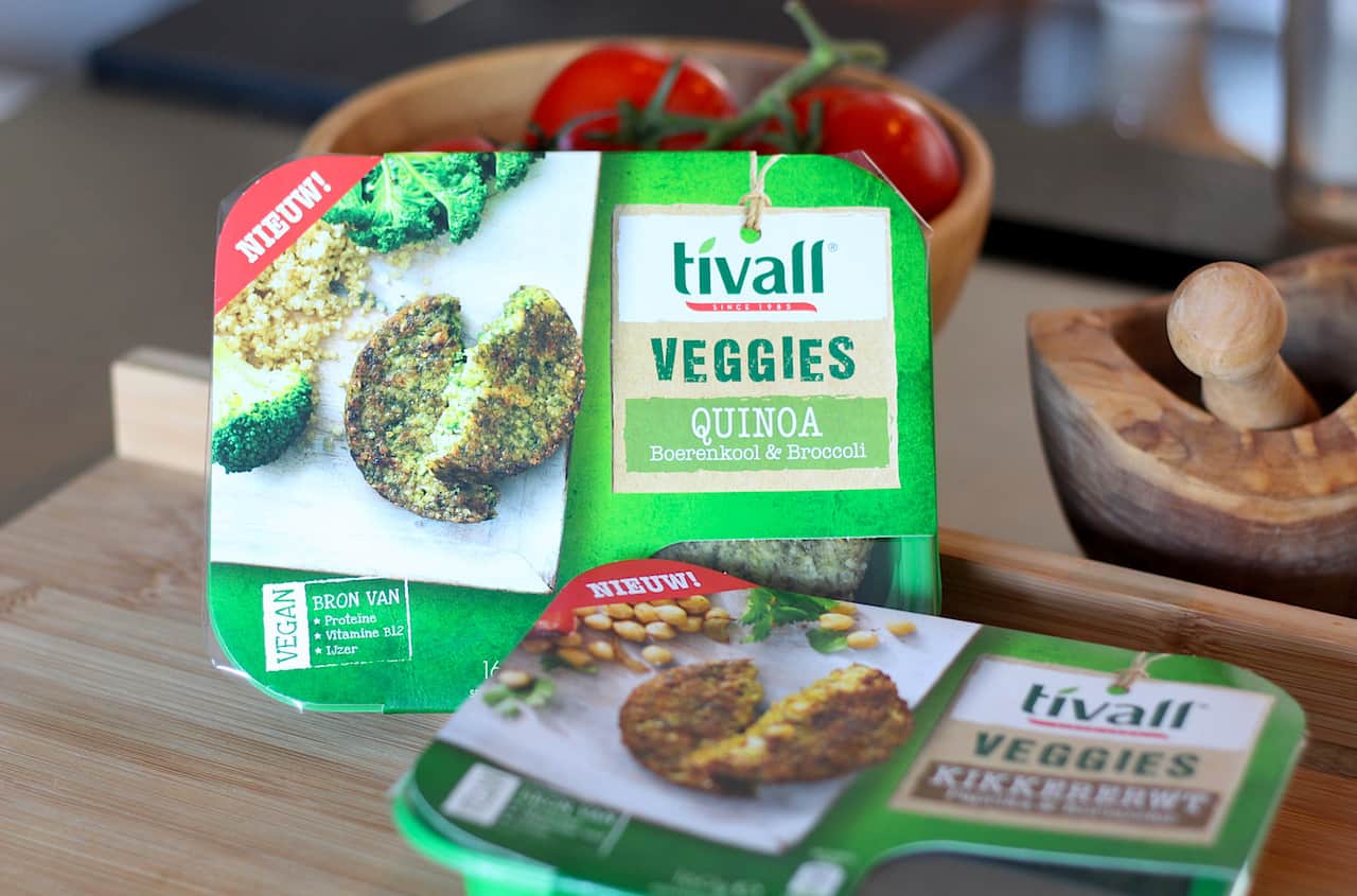 Veggie burger met courgette en tomaten-basilicumsalsa